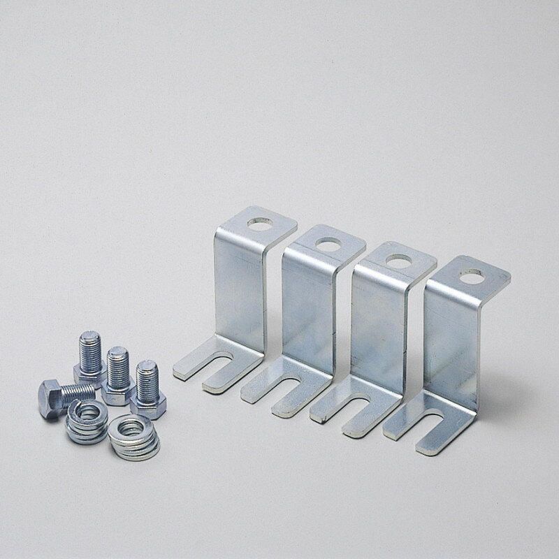 型番CP-QL1 商品説明【特長】 CP1〜6の床固定用 CP1〜6の床固定用 CP-SV1N〜9N、CP-SVBOX1N〜3Nの床固定用金具です。 19インチマウントボックスを床固定する事ができます。 注意 1.アジャスターと床固定金具は...
