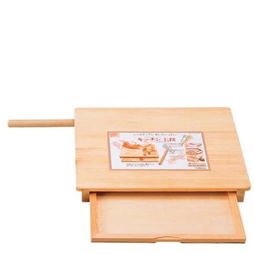 商品情報商品名：木製 引出し付めん台 キッチン主役 大 スプルスメーカー型番：0409100JANコード：4979210171045入り数：1サイズ(外形寸法mm)：500×450×H55(めん棒：φ25×450)サイズ(内形寸法mm)：引...