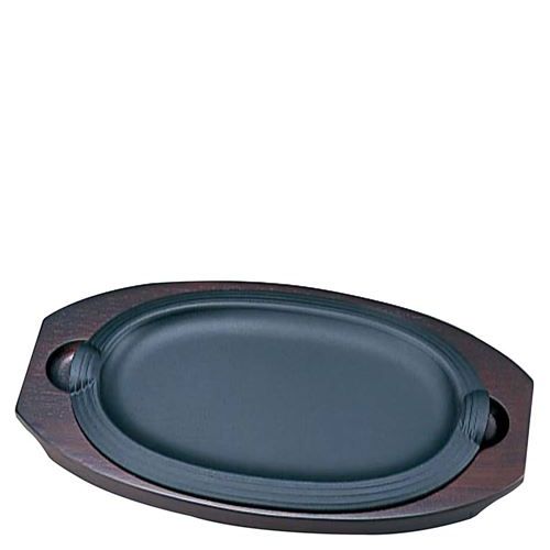 商品情報商品名：周弘 鉄 ステーキ皿 デラックス 小メーカー型番：2032900JANコード：4538085012527入り数：1サイズ(外寸mm)：242×160(木台：300×170)サイズ(内寸mm)：-重量：1180g材質：鉄 木配...