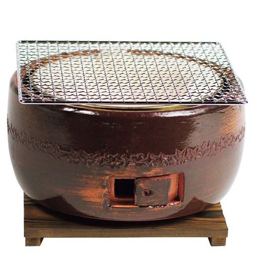 商品情報商品名：三河コンロ 大型(茶)C－1メーカー型番：5869030JANコード：4943344002971入り数：1サイズ(外寸mm)：φ270×H165サイズ(内寸mm)：-重量：5.8kg材質：-商品について●付属品：焼杉敷板、焼...