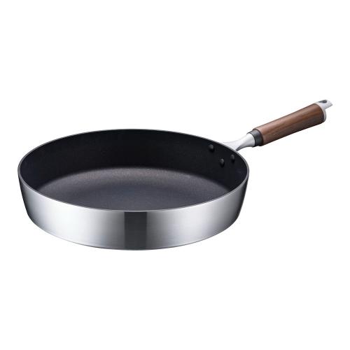 ■商品説明■商品名：楓雅(フーガ)フライパン 30cmメーカー品番：9-0104-0104お届け数：1JANコード：4971142204532質量：●質量(g):500特記事項：●「広い・深い・軽い」がそろった使いやすいフライパン ●材質:...