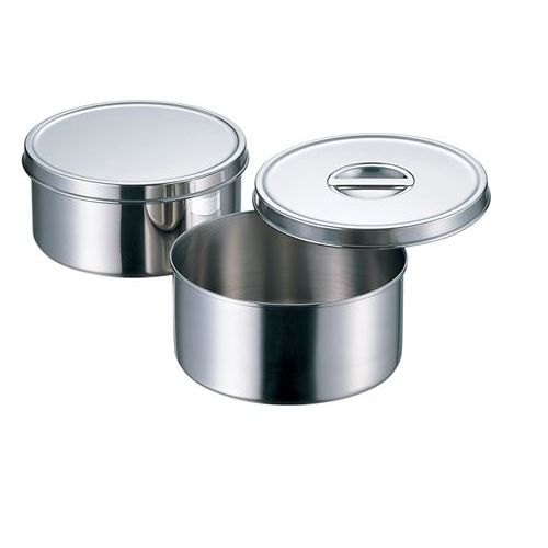 商品情報商品名：丸型調味料入 (ツマミ付)10cmメーカー型番：61010JANコード：4560127492486入り数：1サイズ：(内径×高さ)φ100×55(mm)、板厚0.5(mm)重量：約160g容量：0.43L特記事項調味料の保管...