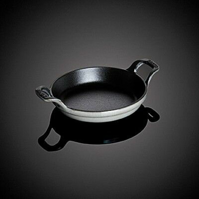 商品情報直径10から14cmなどの小さい鍋は、電磁調理器にかからない場合もございます。ストウブ●三ツ星シェフが大絶賛●ミシュランの星付有名レストランの数多くのシェフが好んで使用するストウブ社(本社：フランスチュルケム TURCKHEIM)●...