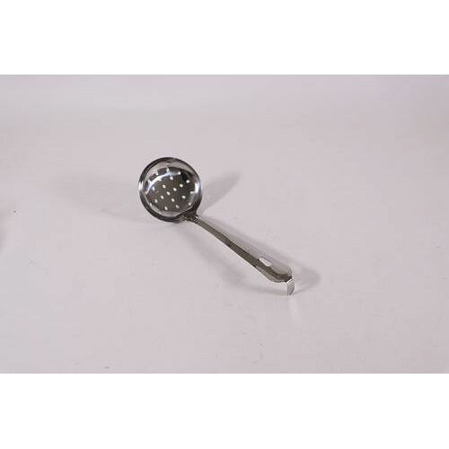 商品情報商品名：(M) 汁杓子 穴明 カギ 付 中 寸法：直径×柄長φ 82×170mmメーカー：カンダお届け数(合計)：1材質・素材：18-0ステンレスメーカー品番：055013JANコード：4949362872992規格：規格中配送料に...