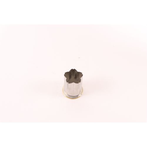 商品情報商品名：たかもりの厚口野菜抜 桜 小々 #0メーカー品番：074062JANコード：4949362864935規格:小々材質:18-8ステンレス　渕:真鍮巻き生産地:日本商品特徴たかもりの厚口野菜抜渕：真鍮巻きたかもりブランド※力を...