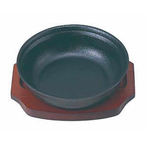 商品情報商品名：S ひとり鍋 丸 18cmメーカー品番：301053JANコード：4949362740246規格:丸18cm（黒ぬり木台付）内径×高さmm:φ178×H 50材質:鉄生産地:日本※IH対応商品商品特徴IH対応。鉄製1人用鍋。...