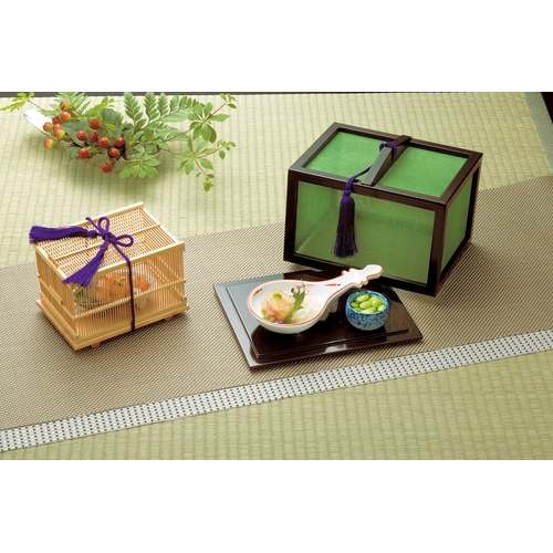 ■商品説明■商品名：竹虫かご(木曽杉台付)メーカー：ヤマコーメーカー品番：21-136-03外形寸法：幅15.3×11.2×10cm(mm)お届け数：1商品コード：23442【配送料について】【ご注意】画面上の色はブラウザやご使用のパソコン...