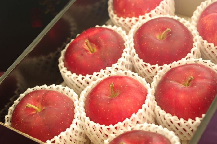 商品詳細 &nbsp;収穫時期 8月下旬頃より※収穫時期がずれる場合があります 内容 【商品】　紅浪漫りんご 【内容量】　中箱　約7玉〜約9玉 【産地】　岩手県産 配送料金 常温便での配送です 別途配送料がかかります。【こちら〕 &nbsp...