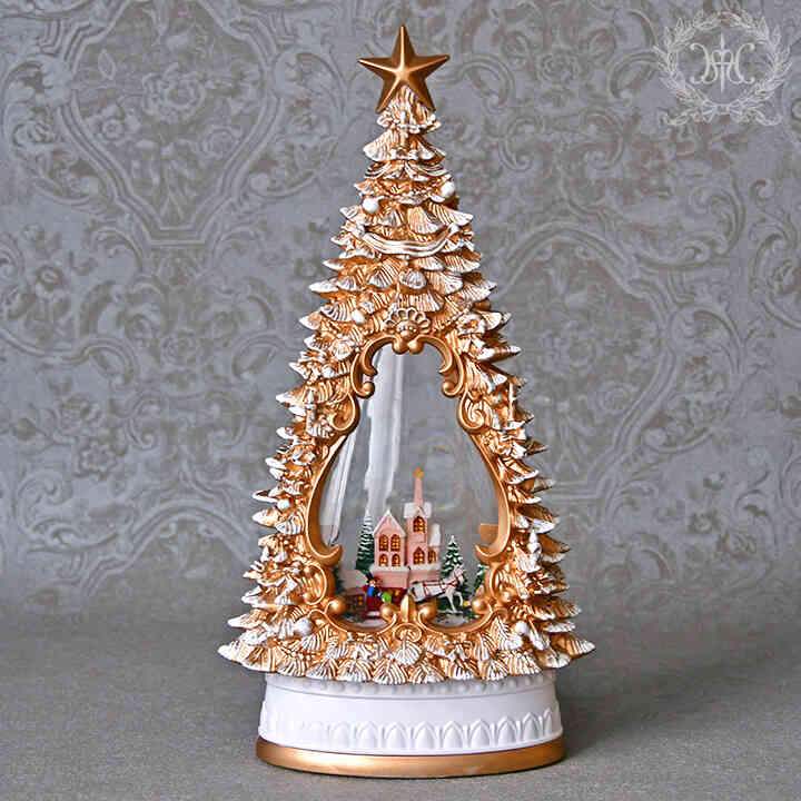 とてもゴージャスなクリスマスツリーオブジェです。 ステキなクリスマスイルミネーションが楽しめます。 スイッチを入れると、ゴールドツリー中にたたずむ街に、光の雪が舞います。 サイズ 約H35cm　W18cm　D10cm。 材質 樹脂製。 仕様...