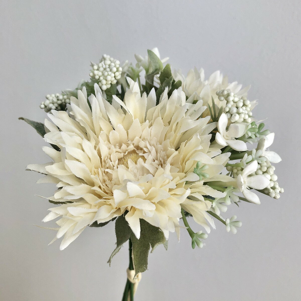 【サイズ】全長22cm　花径1.5〜9cm【ブランド】ビバ工芸-・造花は人の手作業で作られており、一つ一つに生のお花同様の個体差があります。シワ・ほつれ等はリペアを施してご利用ください。・お花・実・葉は茎から取れる仕様になっているものが大半...