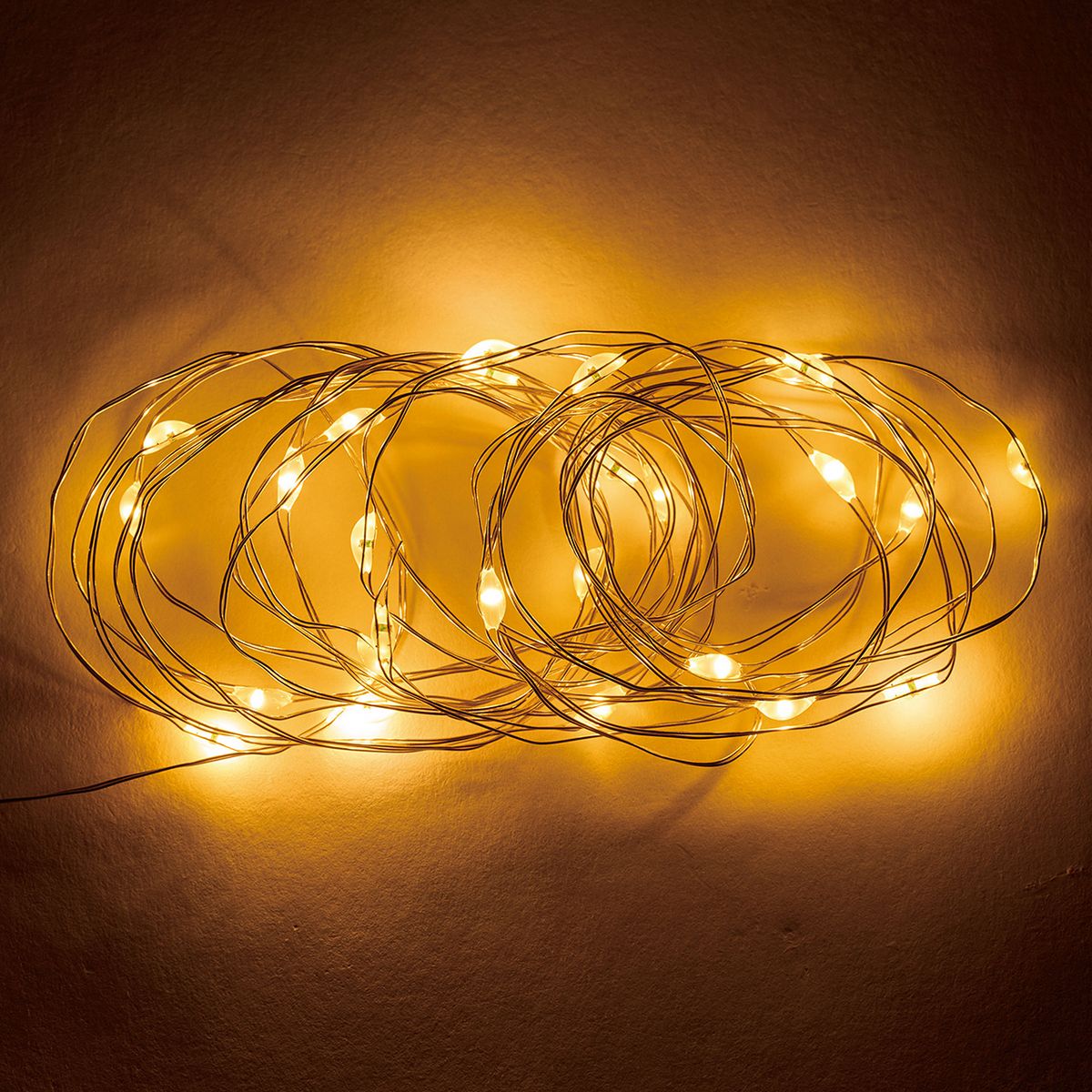 【サイズ】W3．5×H9cm、電飾部分約3m素材：その他・・・LEDライト。電池式なので電源が取りにくい場所でも飾りやすいのが特徴です。※単三乾電池2本使用（別売）【はなどんやお取り扱い商品について】■はなどんや掲載商品には、在庫品とメーカ...