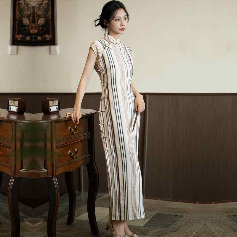 ・素材: 綿・丈: ロング・ネックライン: スタンドカラー・襟型: スクエア・袖丈: ノースリーブ・スリット: センター・柄: ストライプ・サイズ展開: S、M、L、XL、XXL、XXXL・スタイル: 中国風、レトロ・対象: 成人・性別: 女性