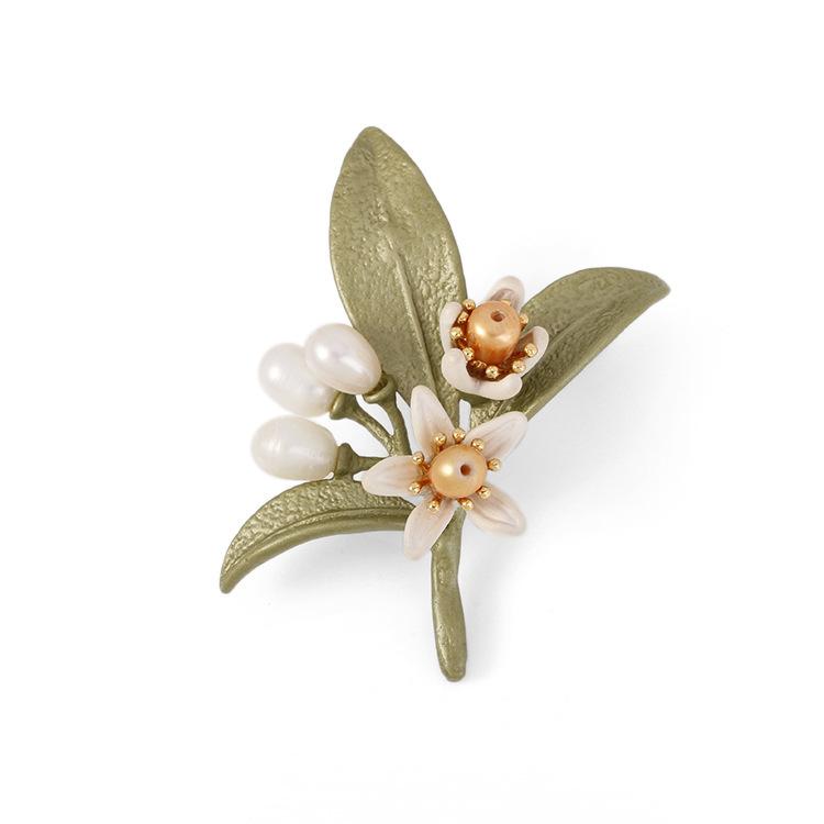 ・カテゴリ: ブローチ・素材: 合金・加工技術: メッキ加工・デザイン: 男女兼用、花柄・カラー展開: 光沢塗装, マット塗装, ゴールド・機能: 多機能・スタイル: オフィス・通勤スタイル・対象: 女性用