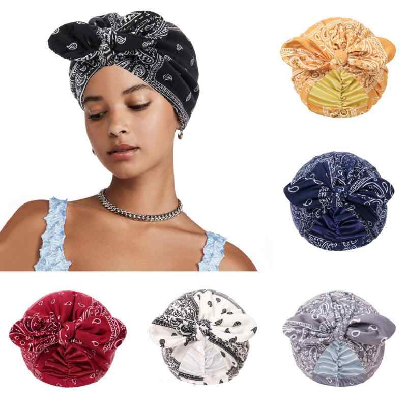 ・カテゴリ: ニット帽・帽子の形: ラウンドトップ・つばの有無: つばなし・柄: ペイズリー・カラー展開: ホワイト、ネイビー、ブラック、イエロー、グレー、ワインレッド・主な素材: ポリエステル100%