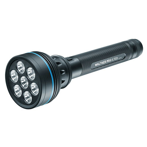 7個のクリー社製ハイパワーLEDを搭載した迫力の充電式モデル。最大2200ルーメンの明るさ、300m超の照射距離を誇る。ワンハンドでオペレーションできる操作性も魅力。移動時に重宝する肩掛けホルダー付属。最大2200ルーメン(3段階照度調整1...