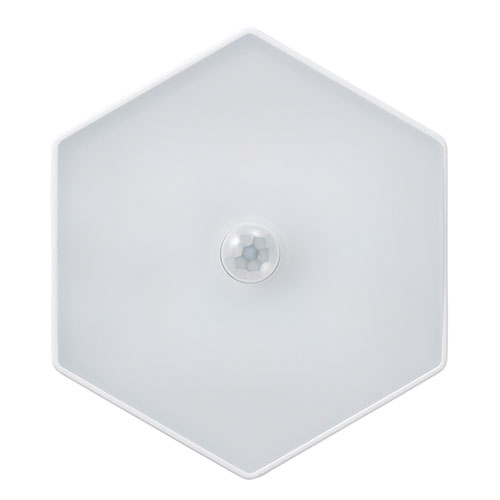 暗い場所でセンサーが人の動きを感知すると自動点灯●暗い場所でセンサーが人の動きを感知すると自動で点灯します。 ●ストラップで引っ掛ける、マグネットで固定する、2種類の設置方法●使用電池:単4型乾電池×3本(別売) ●電池寿命:連続点灯約8時...