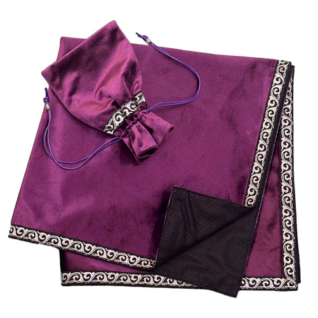 ■商品紹介商品番号：ns-ao-20250418-6777上質なベルベット素材を使用した、高級感あふれるタロットクロス。厚手で滑らかな手触りと美しい光沢が、リーディング空間を一気に格上げしてくれます。裏面には滑り止め加工付きで、初心者でも安...