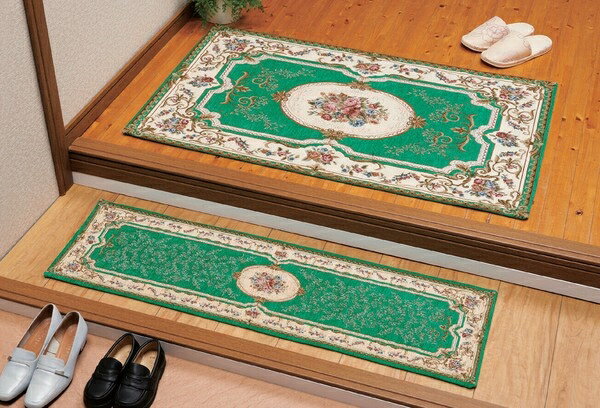 ■商品紹介伝統に培われた優美なデザインと色合い●色／エメラルドグリーン●シェニール糸を織り込んだ立体感のある仕上がり。●滑りにくい加工●かまちサイズとセットでどうぞ。●手洗いOK！■サイズ・容量[マットS]●サイズ：(約)55×80cm●重...