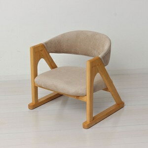 ■商品紹介●肘付ですので立ち座りがラクラク。●ゆったり座れる大きめの座面。●背中を優しく包み込む背もたれ。●脚は体重が分散され、床面をキズつけにくい形状で床との設置面にクッションシールを貼っています。●フレームは温かみのある天然木、背もたれ...