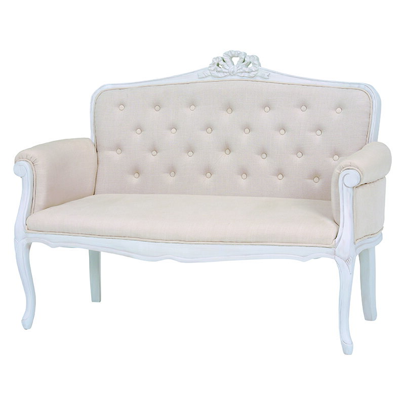 ■商品紹介クラシックな上品さとモダンなテイストをあわせ持つアンティーク風ソファ。■サイズ(約)幅135×奥行68×高さ104×座面高47cm■素材主材:パイン　張地:レーヨン■注意事項■こちらの商品はメーカー直送品となります。■メーカーに在...