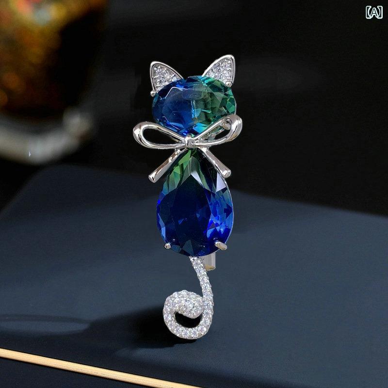 ・素材: 銅・モチーフ: 猫・加工: クリスタル装飾・カラー展開: 金色青紫グラデーション、銀色青緑グラデーション、金色青緑ピンク・機能: 装飾・スタイル: 上質、ファッション通勤・対象: 女性・種類: ブローチ
