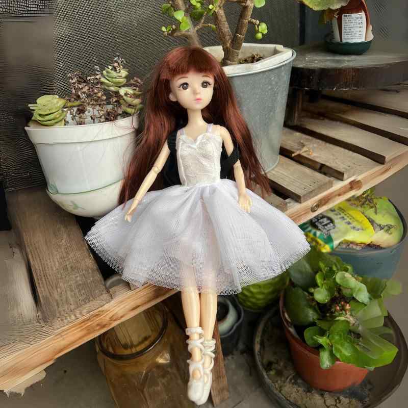 ・カテゴリ: ぬいぐるみ用アクセサリー・主な素材: 布・デザイン: ミニチュチュスカート・カラー展開: ホワイト・対象年齢: 7〜14歳