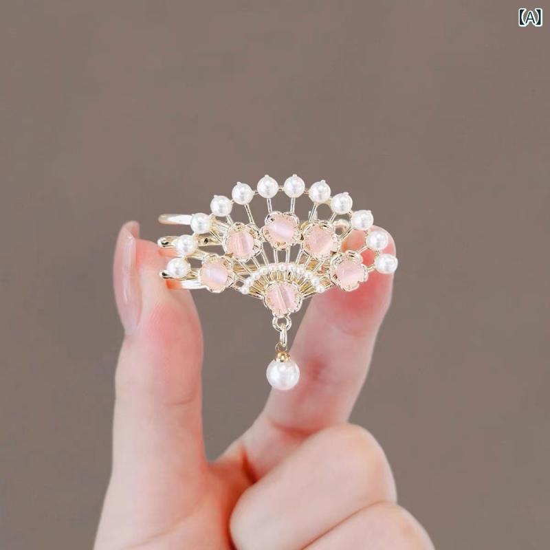 ・カテゴリ: ヘアアクセサリー・主な素材: 合金・加工技術: 電気メッキ・ヘアピン分類: サイドピン・デザイン: ダックビルクリップ（国潮扇形）・モチーフ: 扇形・スタイル: 中華風・テイスト: 文芸レトロ