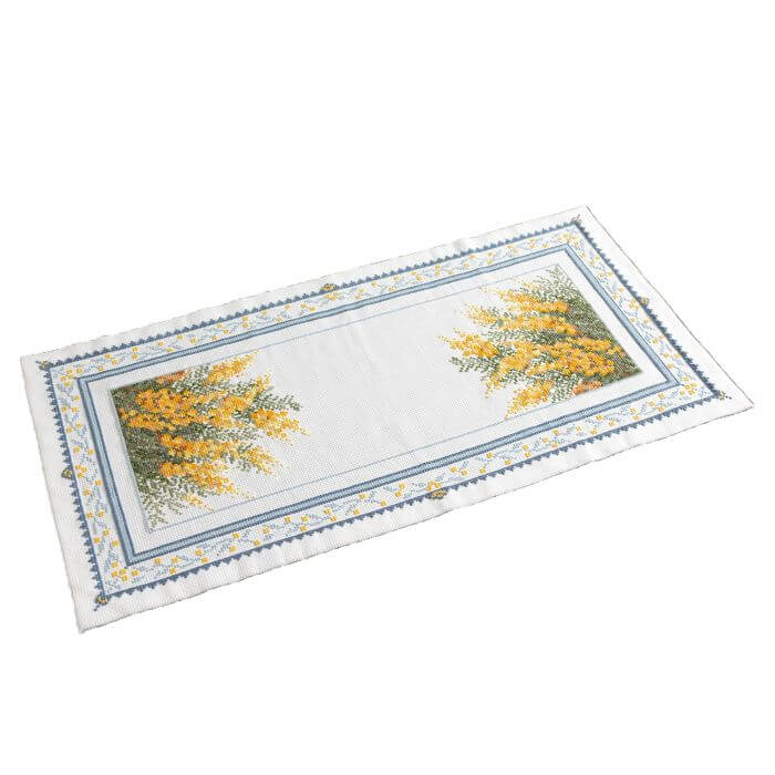 ミモザコレクション テーブルセンター 満開のミモザ No.1209 商品詳細 やわらかな黄色の花が可愛らしいミモザをモチーフにしたオノエ・メグミデザインの刺しゅうキットです。 刺しゅうの後には、お部屋が華やぐインテリアアイテムとして飾ってお...