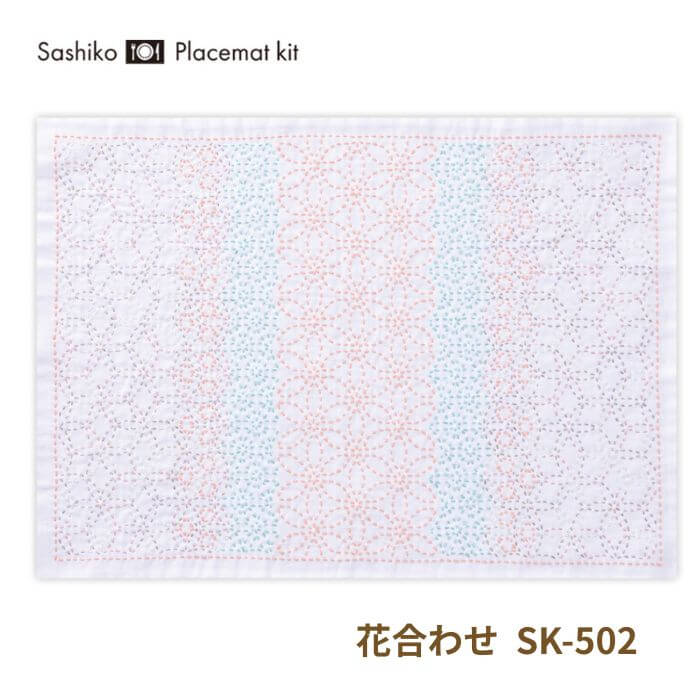 刺し子のランチョンマットキット 花合わせ SK-502 商品詳細 伝統柄で定番な模様と、伝統柄を元にデザインした模様のランチョンマットのキット。刺し子を楽しんだ後もランチョンマットとしてお楽しみいただけます。Sashiko Lame カラフ...