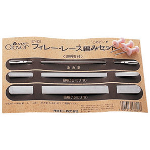 クロバー フィレー・レース編みセット。■内容■あみ針、とめピン、目板が入っています.手づくり商品は手芸の山久で手芸の山久では納品明細をメールにてお送りしています。商品到着時にご確認下さい。当該商品は自社販売と在庫を共有しているため、在庫更新...