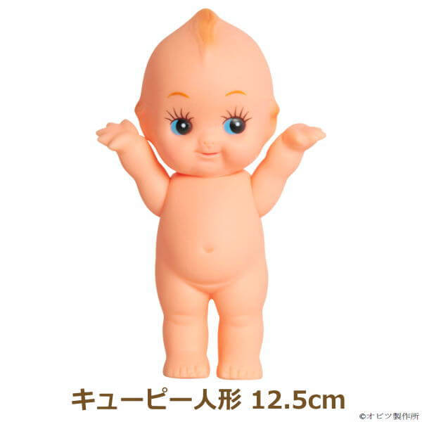 キューピー人形12.5cm 商品詳細 昔ながらのかわいいキューピー人形です。国内生産を続けているオビツキューピー。環境にやさしく、お子様が万が一舐めても安全な非フタル酸の原料を使用しています。着せ替えや着ぐるみマスコットにピッタリ。※手が動...