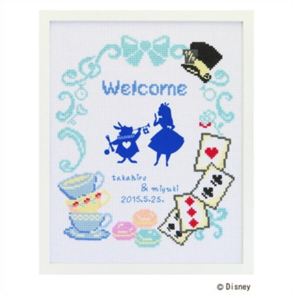 クロス・ステッチししゅうキット。ディズニーのプリンセスとかわいいなかまたちのウェルカムボードです。出来上がりサイズ額外径:32cm×25.9cm額内径:29.5cm×23.4cmキット内容25番ししゅう糸(綿100％)クロス針フロッキーワッ...