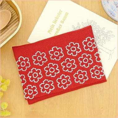 日々の暮らしに、刺し子で彩りを♪♪「一目刺し」とは、刺し子の技法のひとつで、一定の針目で縦、横、斜めと同じ方向を順に刺していく技法です。コースターやふきんなど、身近なものから刺し子を取り入れて、日々の暮らしに彩りを添えてみませんか。はじめて...