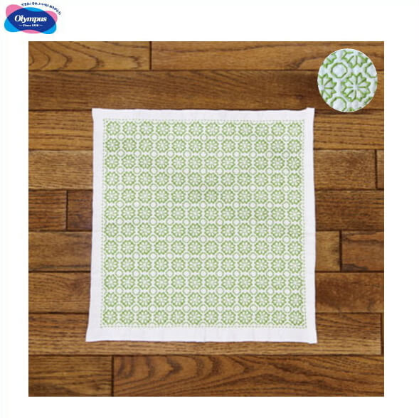 「一目刺し」とは、刺し子の技法のひとつで、一定の針目で縦、横、斜めと同じ方向を順に刺していく技法です。コースターやふきんなど、身近なものから刺し子を取り入れて、日々の暮らしに彩りを添えてみませんか。 出来上がり寸法 約縦34cm×横34cm...