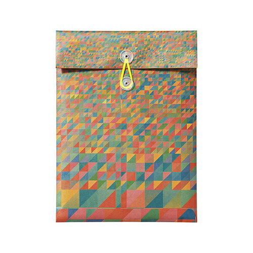 詳細説明【特長】・撥水性能を持った新開発のクラフト紙を使用したマルチクッションです。・100年以上にわたり封筒を製造してきた技術を活かし、職人の手でひとつひとつ丁寧に作られています。・特殊加工されたクラフト紙は表面の水分を弾き、その浸透を防...