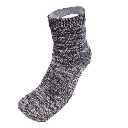 詳細説明【高い抗菌作用】汗の吸水・速乾の特性でムレを抑制し臭いの元とされるイソ吉草酸ガスなど雑菌の繁殖を防ぎます。【消臭効果】足が臭う大きな原因は雑菌と“汗”ですが、抗菌作用の効果で防臭に優れているので足が臭いません。【吸水速乾】和紙糸は綿...