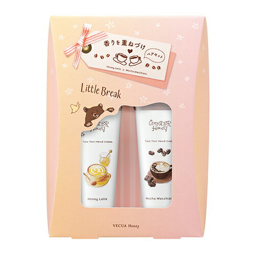 詳細説明【特長】・「ハニーラテの香り」「モカマキアートの香り」、2つの香りを重ねて楽しむハンドクリームのペアセットです。・まるで温かいラテを一口飲んだときのように、肩の力がふっと抜ける甘く心地よい香り。・2つの香りを重ねることで、こっくりと...