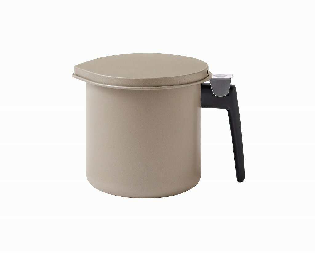 木質系の活性炭フィルターが、揚げ物カス・濁り・ニオイの原因をしっかり吸着。 一度使った油も、次に使うときは見た目もニオイもスッキリした状態に戻ります。 油をそのまま注ぐだけの簡単ろ過で、面倒な作業は一切不要。 液だれしにくい注ぎ口と安定感の...