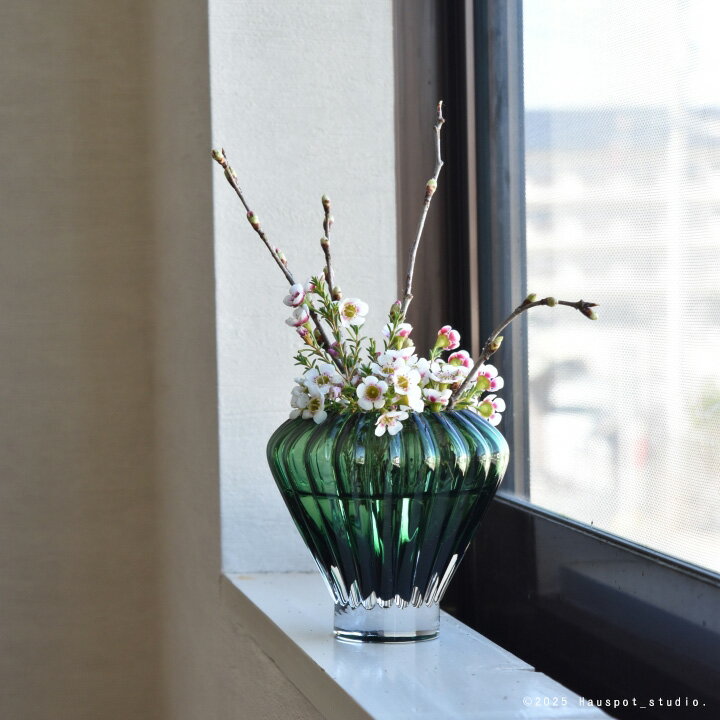 花瓶・フラワーベース　一覧はこちら≫ Mam Glass Vase エレガントな雰囲気が漂うガラスベース デザイン性の高い造形美が魅力的 個性的なデザインが際立つガラスベース。上に向かって広がる形状ながら、口部分は締まっているので挿した花束...