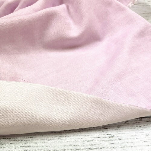 ・商品説明 日本製のトリプルガーゼ生地の入荷です。 綿100％で、とても柔らかく、 自然な感じのムラのある柔らかな色合いで、 裏側はオフホワイトです。 綿カスを残した、ナチュラルな風合いです。 トリプルガーゼとしては、厚すぎない生地で、 扱...