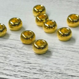サイズ：約7.5mm×4.5mm 穴径：約3.5mm カラー：ゴールド 重さ：約0.8g 真鍮製のスペーサー10個セットです。 ビーズですのでイヤリングやピアスなどにも使用可能 天然石の間にはさんだり、ビーズのキャップとしても重宝します。 ...