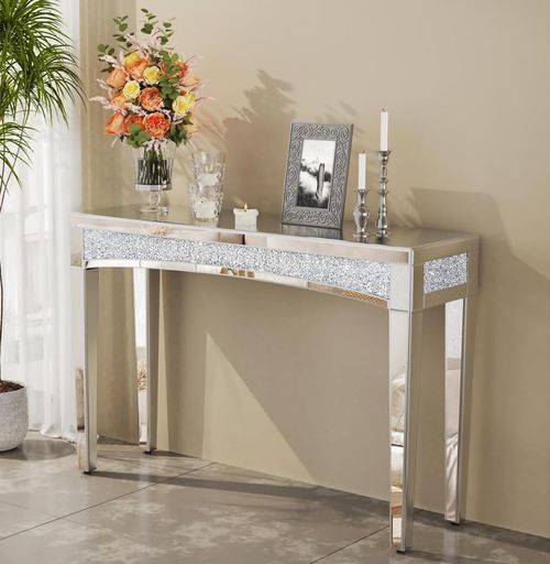 【ダイヤモンドのような絶妙な輝き・おしゃれなミラーコンソールテーブル】天板にも脚にも銀メッキミラーが採用されているので、見た目が美しく、圧迫感も感じにくいため、お部屋にモダンでスタイリッシュな印象を与えられます。天板の縁にもキラキラ光るクリ...