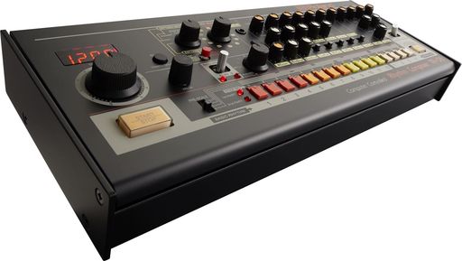 1980年に発売されたリズムボックスTR-808は、フルアナログゆえのパラメーターの不安定さから、従来通りの「正確な」ドラムサウンドを鳴らすことができず、当初多くのミュージシャンが困惑しました。しかしその後、ミュージシャンやプロデューサーが...