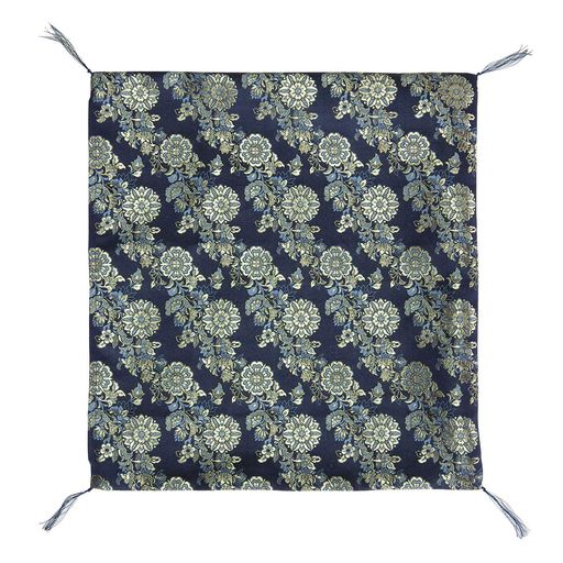 【組成】表地=ポリエステル100%(金糸仕様)【サイズ】銘仙判用=約57x62cm【生産国】日本 【仏前用座布団】仏前や法要の際に重宝する座布団カバーです。お使いの座布団にかぶせるだけで仏前用座布団としてご使用いただけます。 【豪華な金襴織...