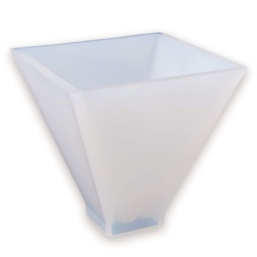 ピラミッド型のシリコンモチーフが出来ます。透かしパーツやホロ・ラメを一緒に封入すると、綺麗な仕上がりになります。 2液性のエポキシ樹脂での使用をおすすめします。UVレジンは奥に紫外線が届かず固まらないことがあります。 透明で中身が見やすいの...