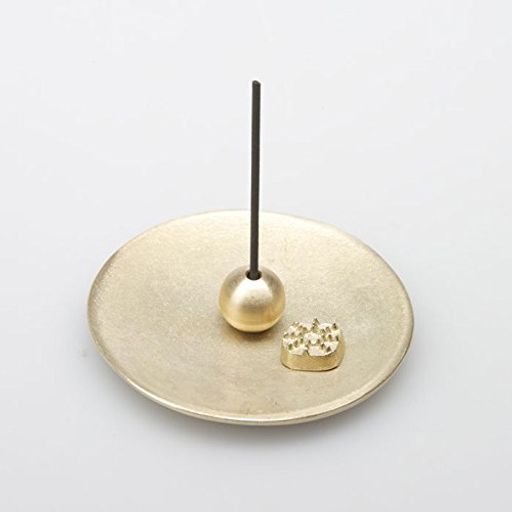 素材を生かしたシンプルなデザインの香の器です。富山県高岡市の伝統産業である「鋳物」の鋳造技術をもとに、製作しています。スティック型用の香差しと、コーン型用の香置きが付属しています。お香を焚いて、ゆったりと流れるくつろぎのひとときをお過ごしく...