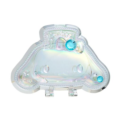 本体サイズ:約幅12.5x奥行1.5x高さ9cm。主な材料・原料:AS、ガラス バッグの中でも邪魔にならない手のひらサイズ。フタを後ろに折るとスタンドミラーになる。 (C)2025SANRIOCO.LTD.著作株式会社サンリオ