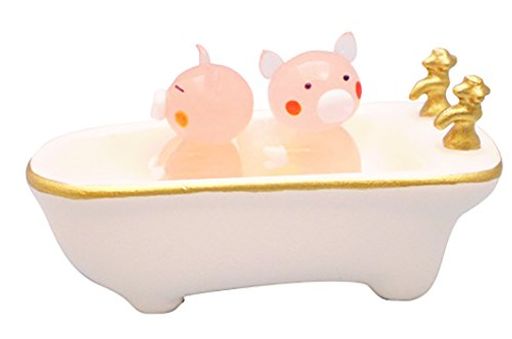 サイズ:20x60mm 素材:ガラス オリジナル手造りガラス細工です。仲良しブタさんたちがお風呂で背中の流しあいっこしています8分音符