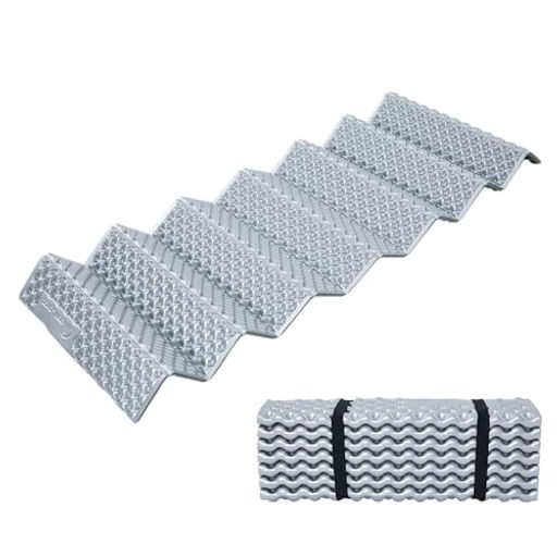 【商品詳細】●使用サイズ:縦185cmx横55cmx厚さ2.5cm●収納時サイズ:縦55cmx横18.5cmx高さ13cm●素材:アルミ+XPE●本体重量:約550g●カラー:表面:シルバー/反面:グリーン 【極厚25mmキャンプマット】キ...