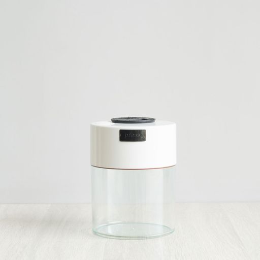 食品保存 気密性、耐水性、防臭性に優れたマルチコンテナ。 密閉を作り出すことによって食材の劣化を防ぎます。 ドライフード、スナック、コーヒー、紅茶、ナッツ、ハーブ、乾燥食材など湿気に弱い食材の保存に最適です。 食材以外にも、空気に触れると酸...